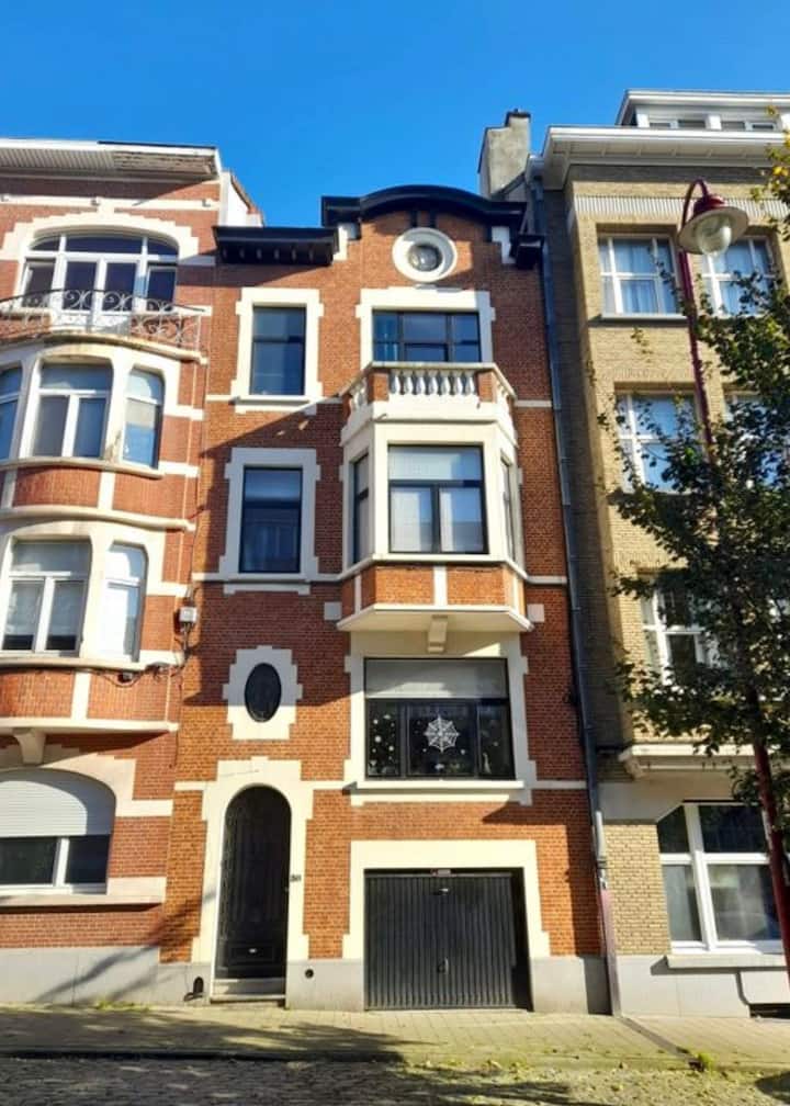 Superbe Maison De Maître Avec Jardin Et Garage - Bruxelles