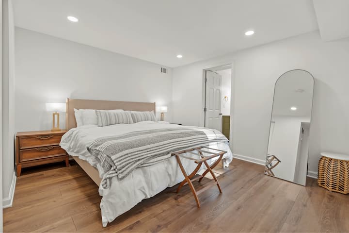 King Bed | Outdoor Seating | Private Entrance - Gainesville, GA