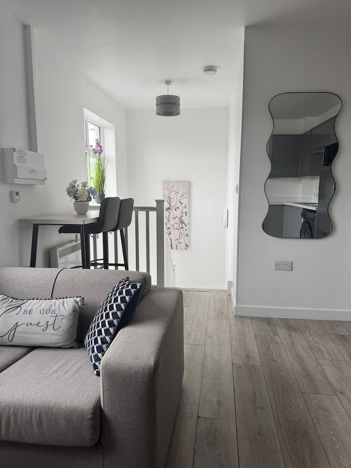 79a Tollgate Road - Salisbury