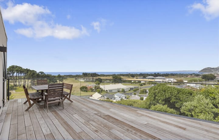 New Build With Sea & Golf Course Views - Dunedin