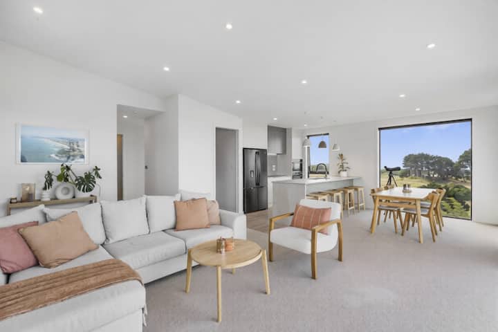 New Build With Sea & Golf Course Views - Dunedin