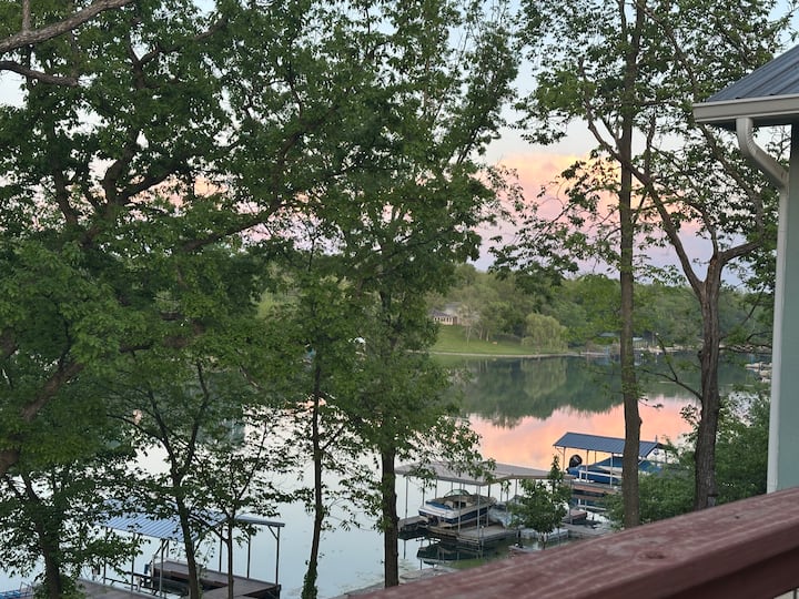 Soccer + Solitude-kc Lake Retreat - Fontana, KS