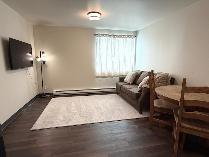 Cozy Apartment In Central Aberdeen, Sd - Aberdeen, SD