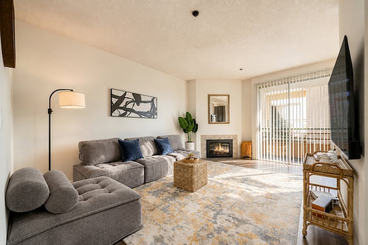 Hollywood Modern Place | Netflix, Fireplace - Hollywood, CA