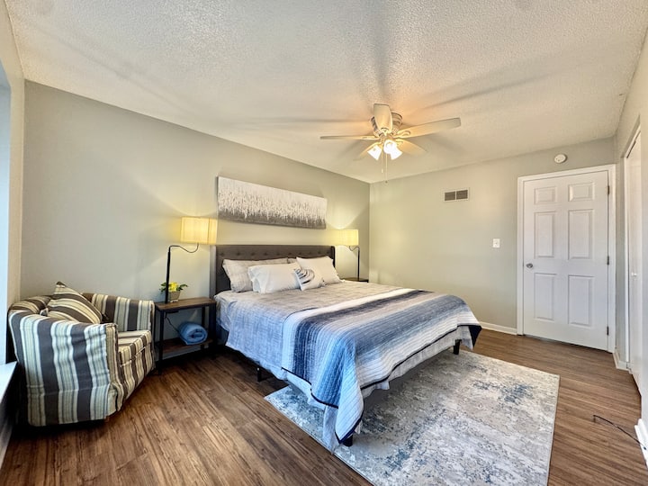 Cozy & Spacious Entire Home 4 Beds, 2 Baths - Kansas City, MO