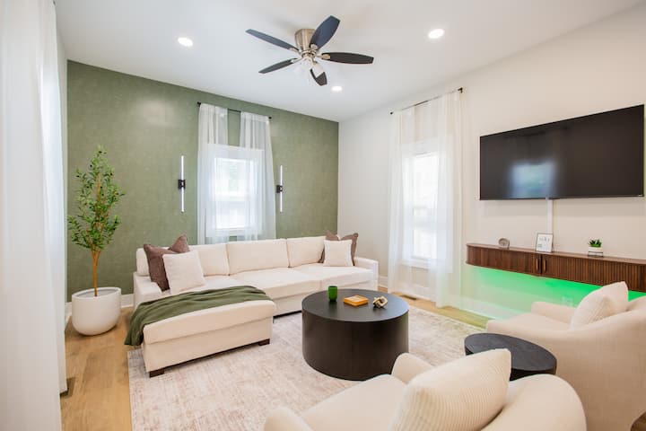 Casa Verde 94 | 2br | Downtown Concord + Deck - Concord, NC