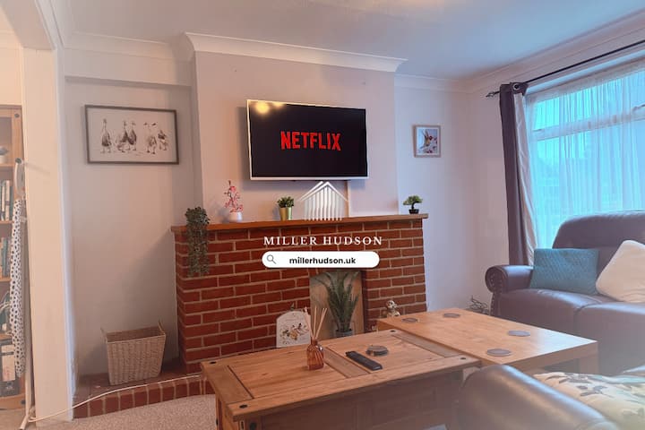 3 Bed House Near Gatwick Long Stays Discount! - Crawley