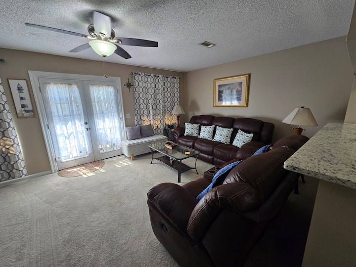 Cozy 3br/2.5 Bath With Three King Beds & Fun Patio - Lake Francis, Enterprise