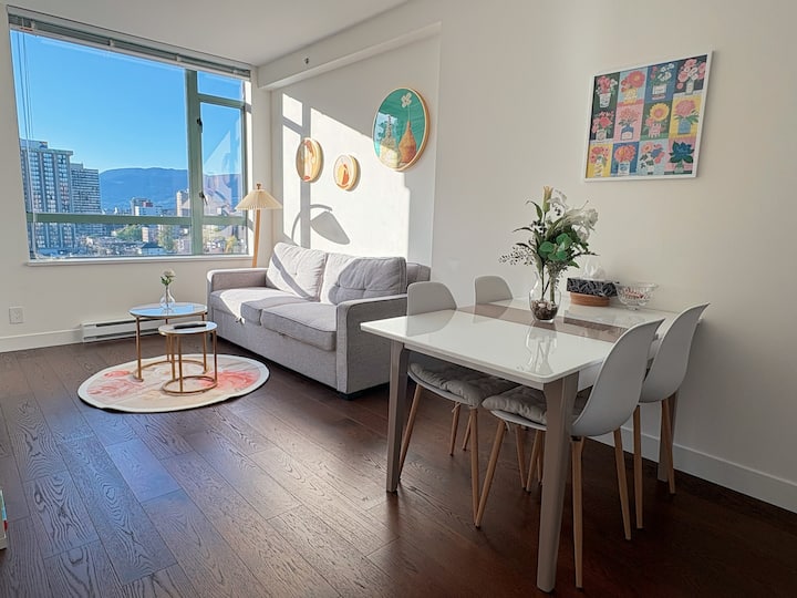 Downtown Vancouver Sub-penthouse | Ac + Parking - Vancouver