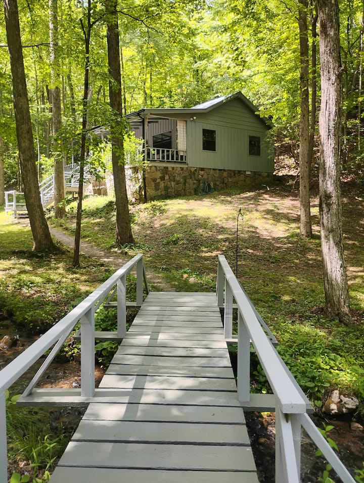 A Secluded Cabin On A Babbling Creek - Hiawassee, GA