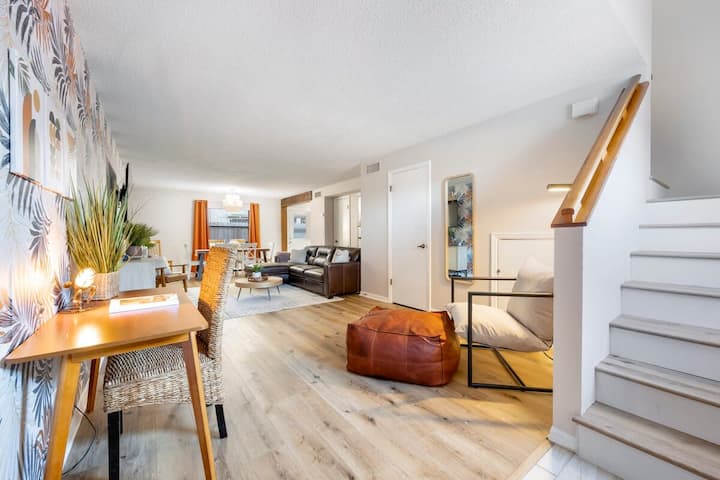 Downtown Cocoa Beach 3br Retreat+hot Tub & Patio - Cocoa Beach, FL