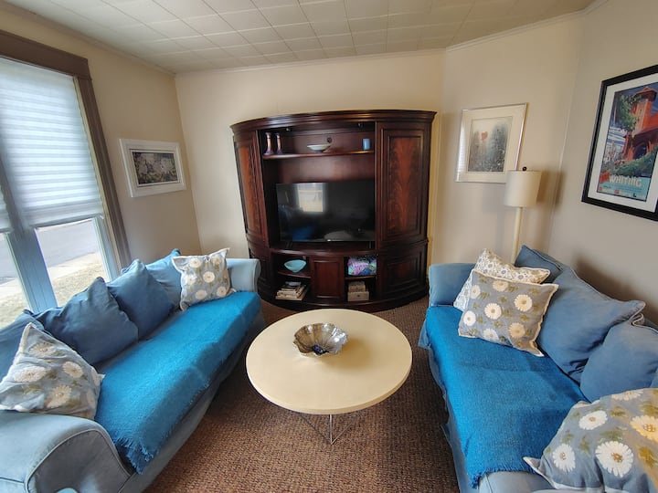 The Blue Door Large Gathering House Near Downtown - Fort Wayne, IN