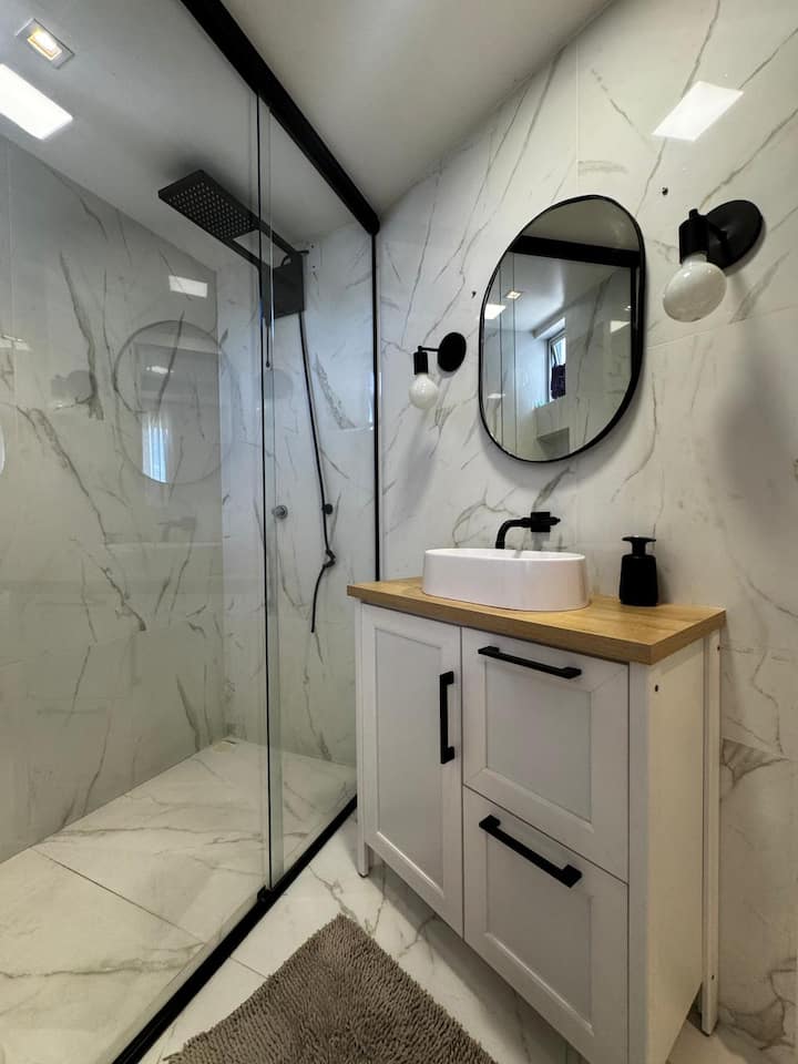 Apê Espaçoso No Centro C/ Garagem - Brusque