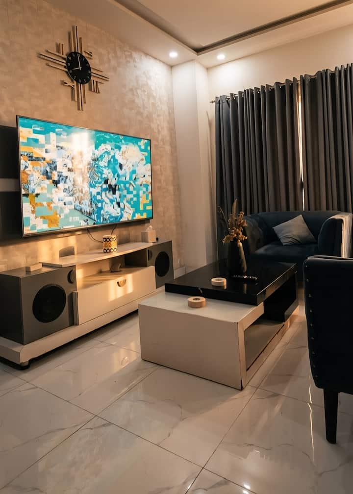 Luxe Couple Retreat Johar Town Near Emporium Mall - Lahore