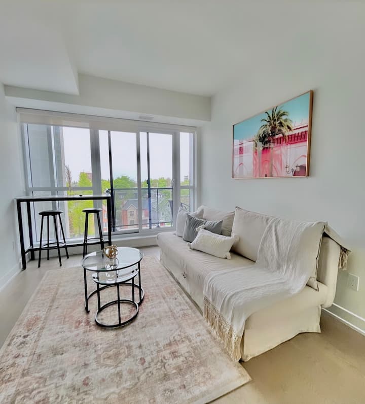 Stylish Urban Escape | Hotel-style Bedroom - Gatineau