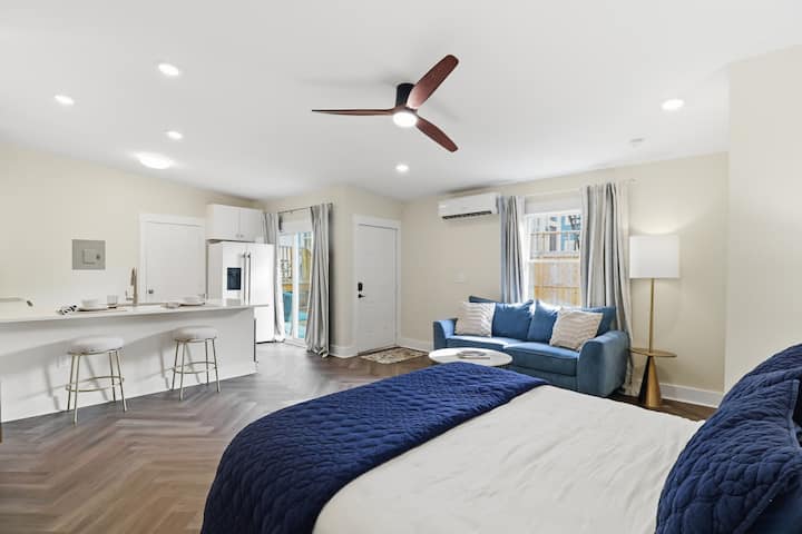 Bright & Stylish Guesthouse Downtown Savannah - Savannah, GA