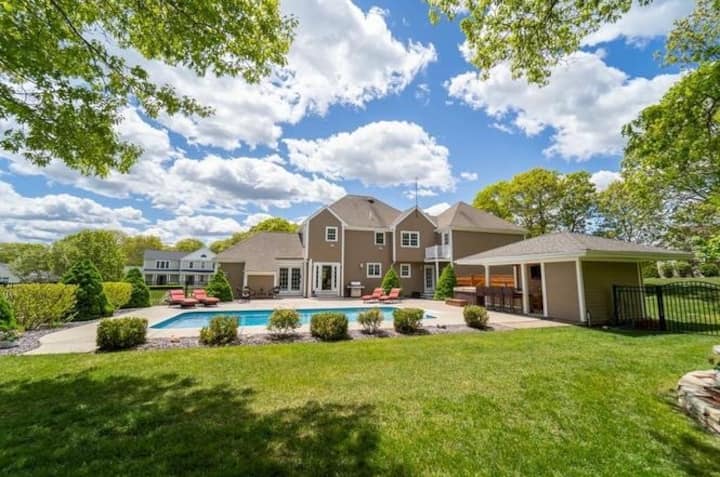Luxury Coastal Retreat • Pool • Semi-private Beach - Great Herring Pond, MA