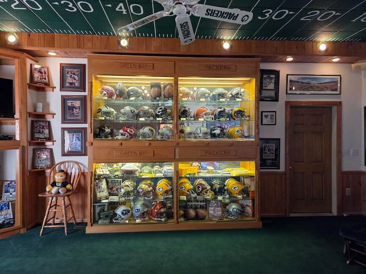 The Duck Inn Lodge - Sports Themed Section - Prairie du Chien, WI
