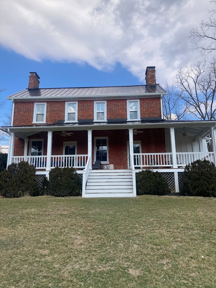 Beautiful Country Home With Two Guest Cottages - Lexington, VA