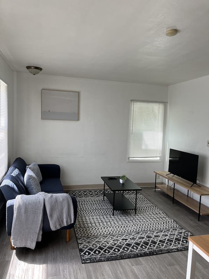 1br Ext Stay | Practical, Clean, Great Location - Cedar Rapids, IA