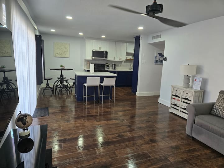 3br W/bunks Patio Retreat Near At&t + Six Flags - Grand Prairie, TX