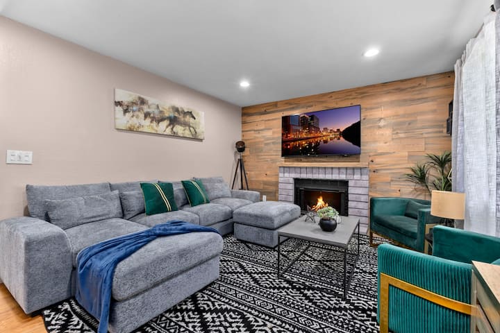Mini Golf, Badminton &Game Area! Large Family Home - Rancho Peñasquitos - San Diego