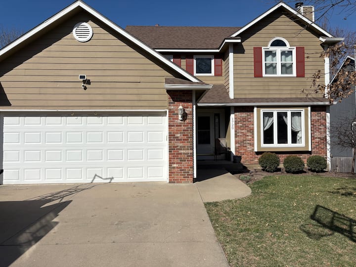 Beautiful Family Home In Lawrence Kansas! - Lawrence, KS