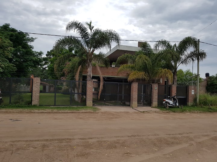 Casa De Categoria Con Piscina Y Quincho - 