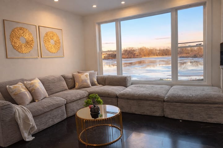 Premier Lakefront Residence Luxury, Privacy &Views - Valparaiso, IN