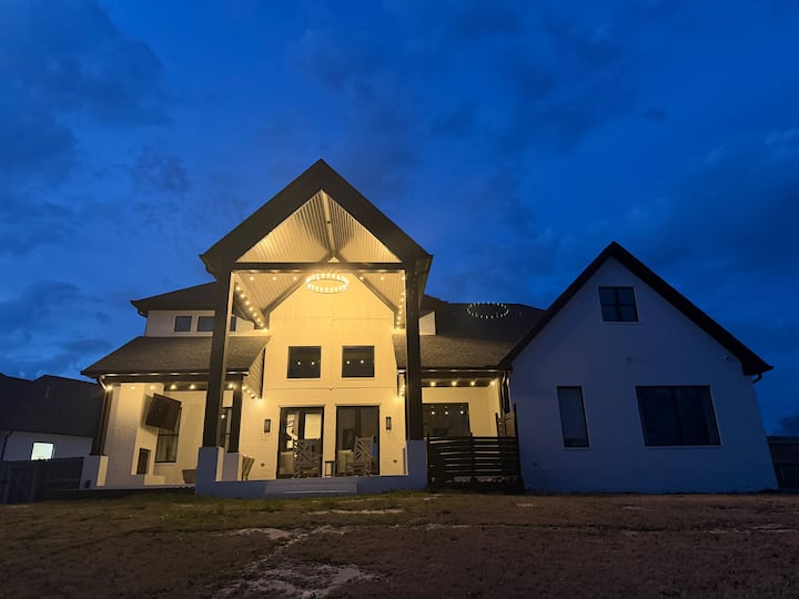 Executive Clubside House - Tupelo, MS