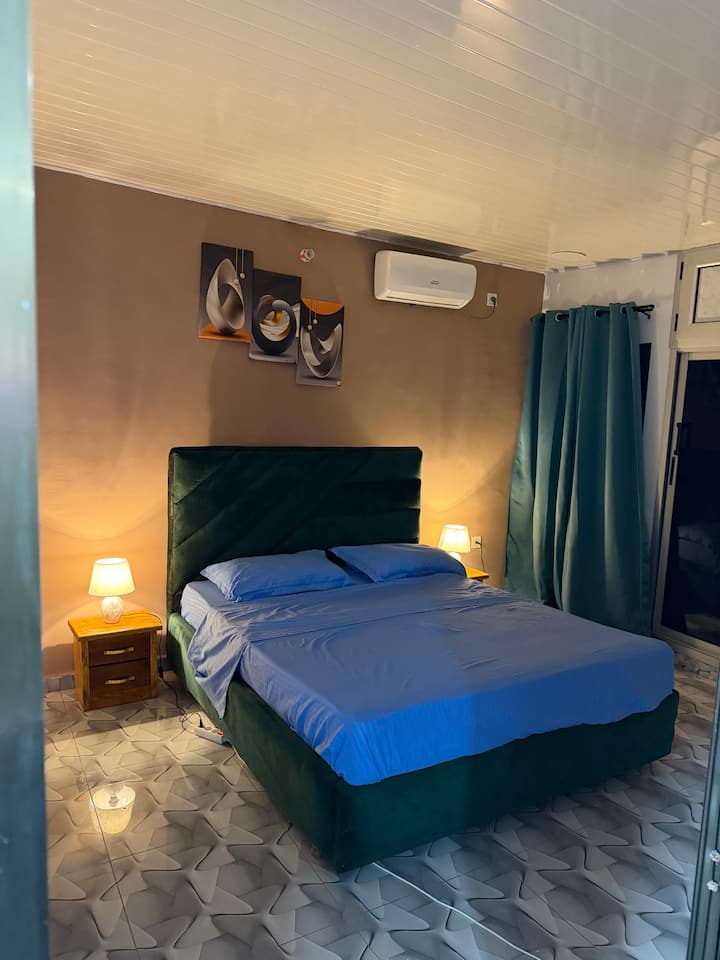 Aky Résidence Gagnoa
1 Chambre Et Salon (2 Pièces) - Côte d'Ivoire