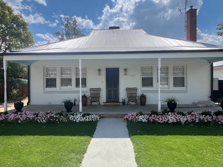 Towerview - Private Half House - Benalla