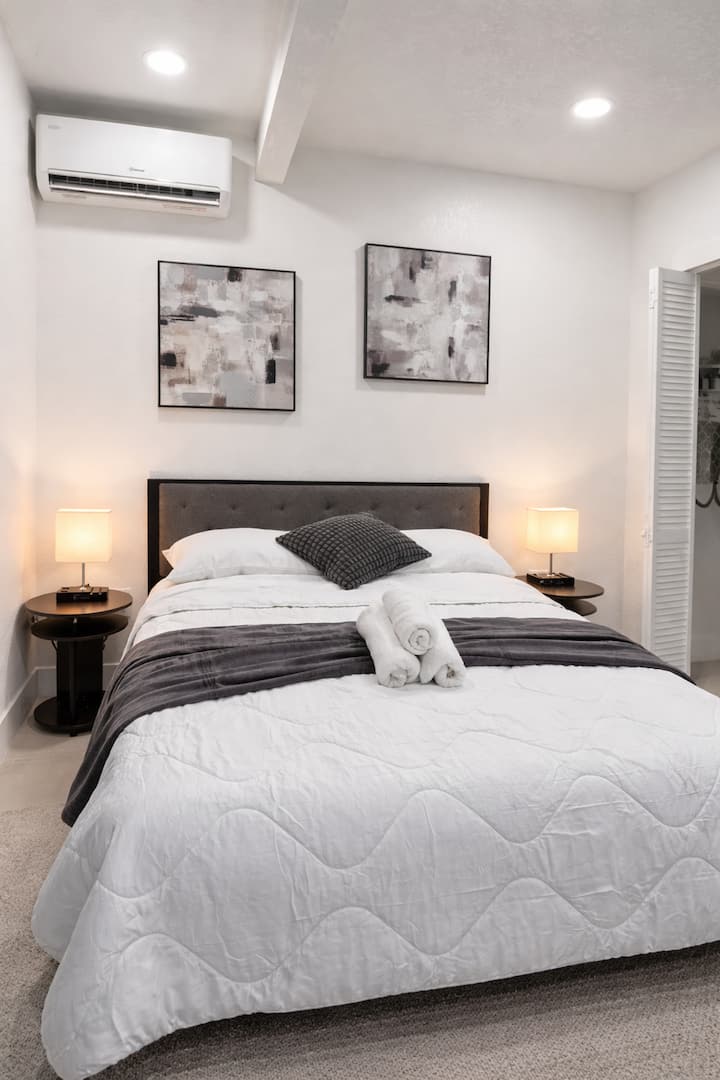 Chic Modern Stay For 6 | Near Usf & Busch Gardens - Tampa, FL