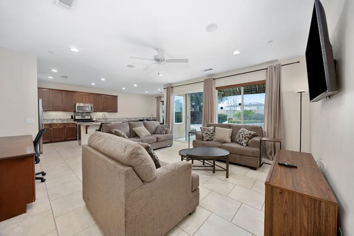 Private Retreat Near River Walk, Marketplace, Csub - Bakersfield, CA