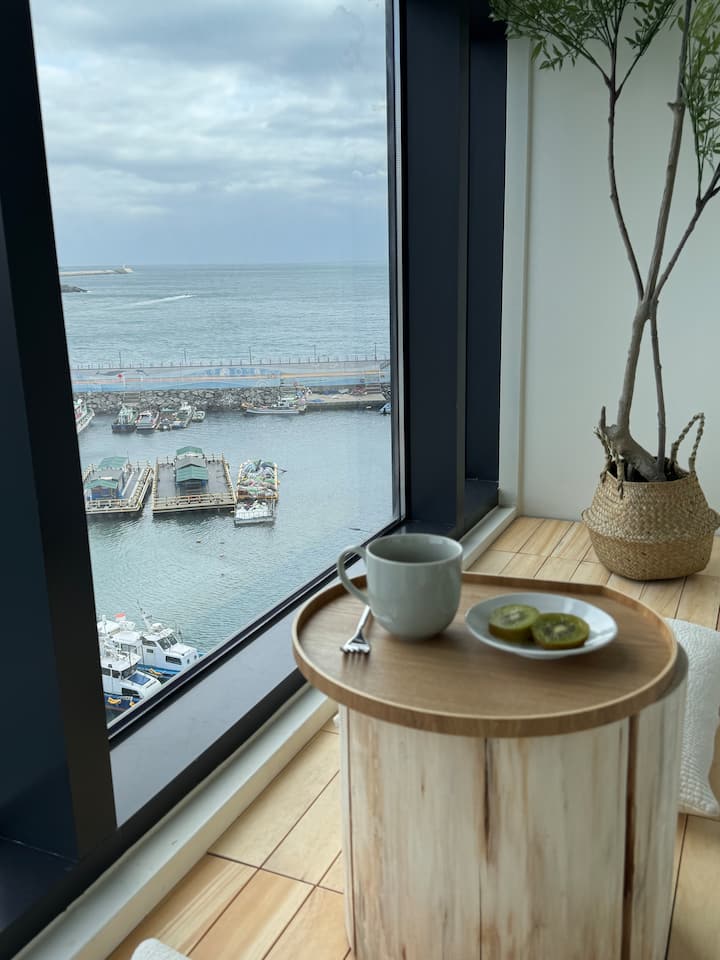 부산 영도 하리 오션뷰 우드 감성숙소 · 루프탑 수영장 - Busan