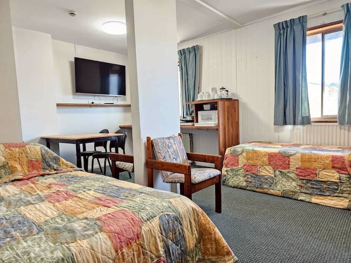 Rm 2 : 1br Cosy Older Style / 1 Double, 2 Singles - Jindabyne