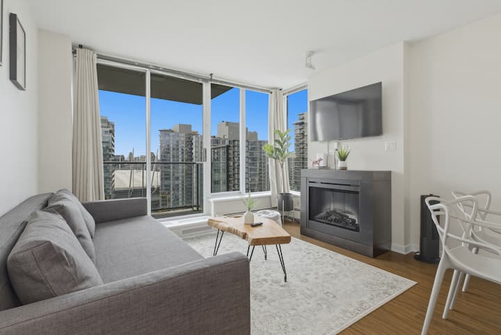 Stylish 3br Downtown Vancouver Condo W/ Pool & Gym - Vancouver