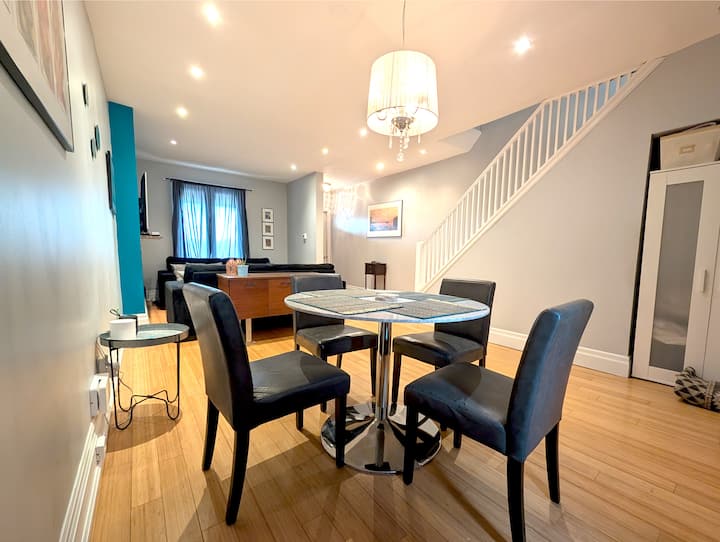 8-min To Downtown | Stylish 3br Urban Gem - Toronto