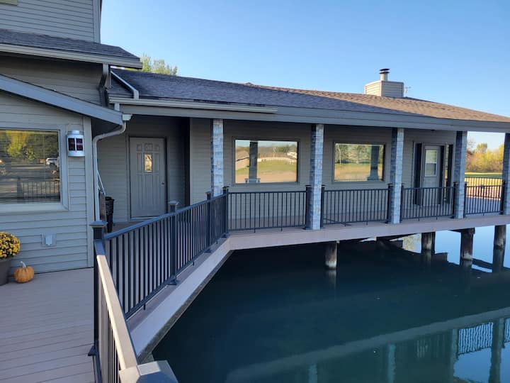 The Duck Inn Lodge Northwoods & Train Car Combo - Prairie du Chien, WI