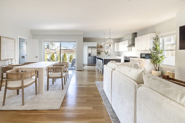 Walnut Beach Luxury House | Private Beach Access - Milford, CT