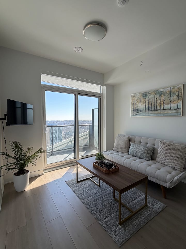 New High-rise Luxury Condo! Prime Location! - Waterloo