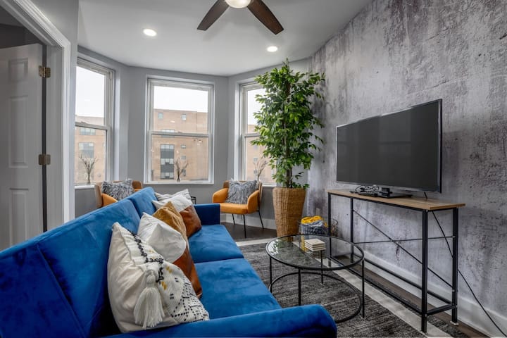 West Loop Condo Walk 2 Restaurants - Ukrainian Village - Chicago