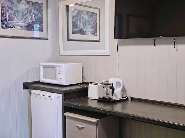 Room 04 : 1 Br Cozy Old-style/ 1 Double, 1 Single - Jindabyne