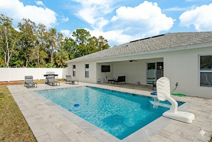 Sun Soaked Florida Retreat With Heated Pool - Spring Hill, FL