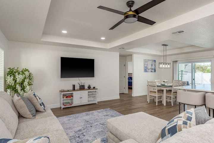 Sun Soaked Florida Retreat With Heated Pool - Spring Hill, FL
