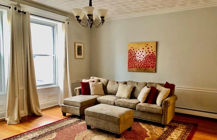 Spacious 3br, 2 Bath In Brooklin | Near Green Line - Waltham, MA