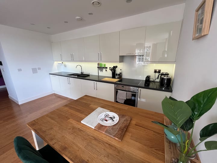 Quiet Summer Apartment - Plymouth