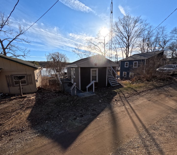 Peaceful Lake Cottage - Brooklyn, MI