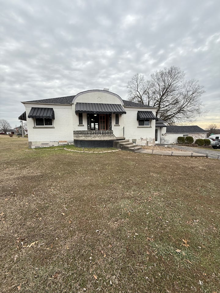 Artsy Art Deco - Arnold, MO