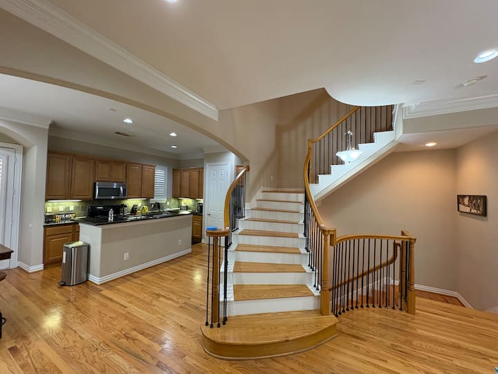 Modern Home Near Nrg & Medical Center - Houston, TX
